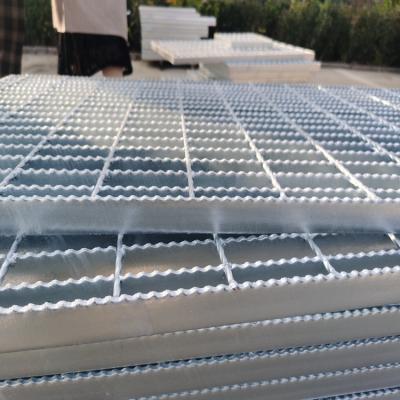 Китай Выскальзывание пола платформы лестницы анти- Serrated Адвокатура скрежеща окунутое горячее гальванизированный продается