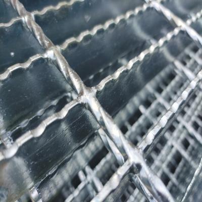 China Hot-dip galvanized toothed steel grating platform step plate for sale
