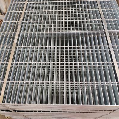China 32x5mm Heavy Duty Welded Steel Grating Industrial Metal Plug Walkways Floor Walk for sale