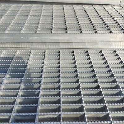 China Flussstahl 20 x 3 bis 100 x 10 gezacktes Gitter zu verkaufen