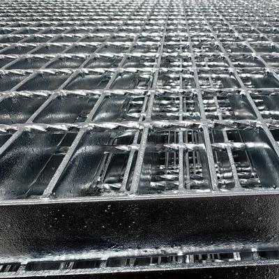 Chine Moins cher et plus pratique Réglage galvanisé dentelé galvanisé à chaud 30 x 5 mm Réglage en acier dentelé à vendre