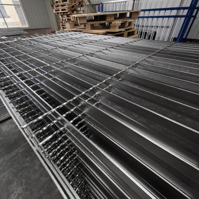 Chine Smooth Surface Industrial Welded Steel Grating With 30mm Bearing Bar Pitch à vendre