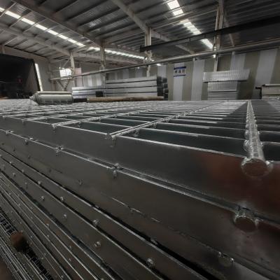 Chine Smooth Surface Hot Galvanized Steel Decking Grating For Building Construction à vendre