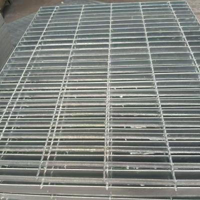 Chine Serrated Bar Industrial Steel Grating Customized for Light Guards and Loading Ramps à vendre