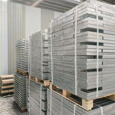 China Industriële stalen roosters met verschillende afstanden voor verschillende toepassingen Te koop