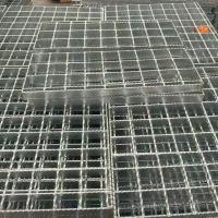 China Heavy Duty Serrated Steel Grating 32x5mm Anti-Slip Galvanized Grid for Industrial Flooring for sale
