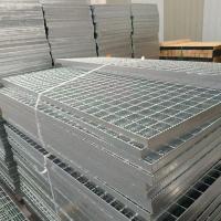 China Heavy Duty Steel Grating 32x5mm Serrated Bearing Bar Anti-Slip Galvanized Grating for sale