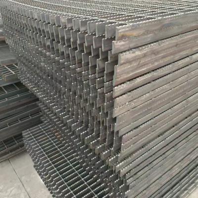 Cina La superficie è una griglia d'acciaio argento seghettata con un buon collegamento in vendita