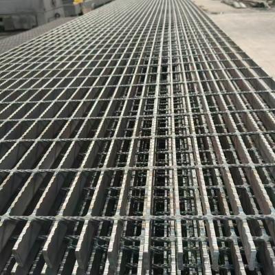 Cina La superficie è una griglia d'acciaio argento seghettata con un buon collegamento in vendita