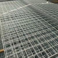 China Heavy Duty Steel Grating 32x5mm Serrated Bearing Bar Anti-Slip Galvanized Grating for sale