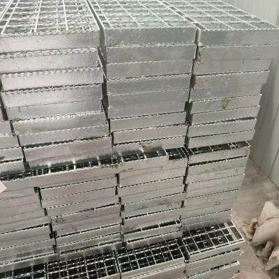 Cina La superficie è una griglia d'acciaio argento seghettata con un buon collegamento in vendita