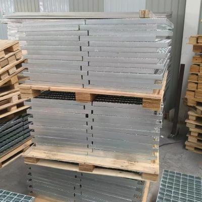 China Industriële stalen rooster Duurzame en aanpasbare vloeren voor uw faciliteit Te koop
