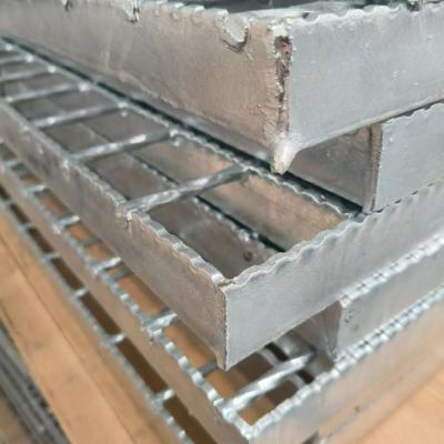 China Geventileerde en warmteafvoerende stalen roosterplaat voor optimale prestaties en efficiëntie Te koop