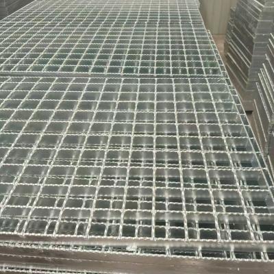Chine 30mm Pitch Hot Dipped Galvanized Steel Grating With Flat Bar à vendre