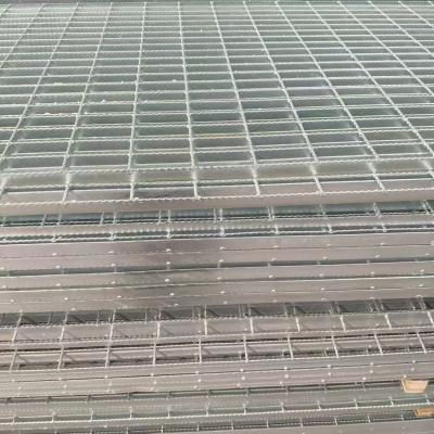 Chine 30mm Bearing Bar Pitch Serrated Steel Grating à vendre