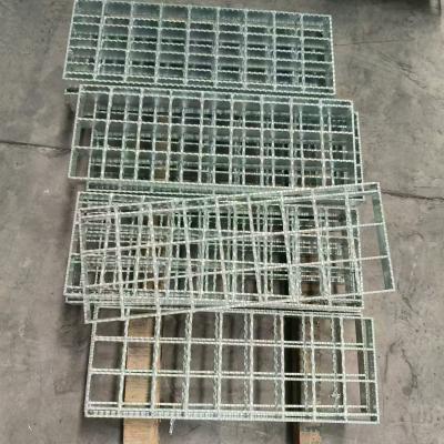 Chine Hot Galvanized Modern Bright 3mm Flat Steel Floor Decking Grating Made With 30mm Pitch à vendre