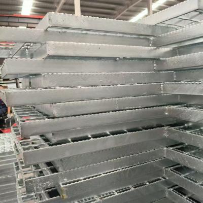 Chine 20 X 2 Bolt Heavy Duty Steel Grating 30mm Machine Welded For Industrial Platform à vendre