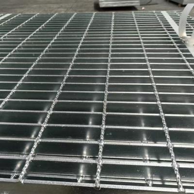 China Machineslag gespannen industriële stalen vloerrooster met glad helder oppervlak Te koop