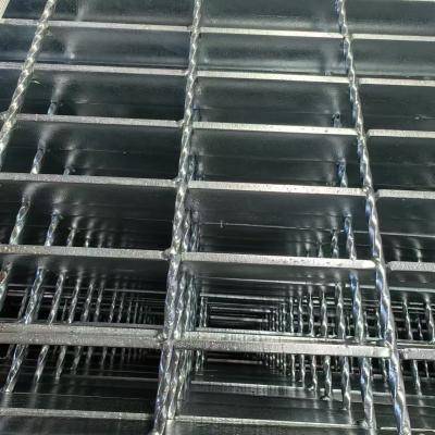 Cina Griglia di pavimento in acciaio industriale saldata a pressione di macchina con superficie liscia e luminosa in vendita