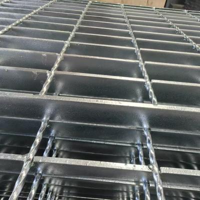 Cina Griglia di pavimento in acciaio industriale saldata a pressione di macchina con superficie liscia e luminosa in vendita