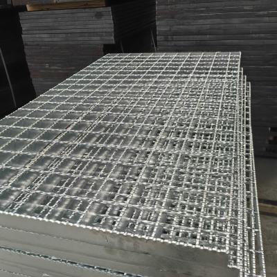 Cina 30mm Pitch 30mm Space Bar Grating Mesh / Flat Steel Grating Flat Bar Pavimento in vendita