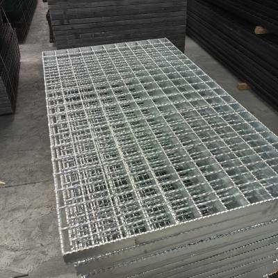 Cina 30mm Pitch 30mm Space Bar Grating Mesh / Flat Steel Grating Flat Bar Pavimento in vendita