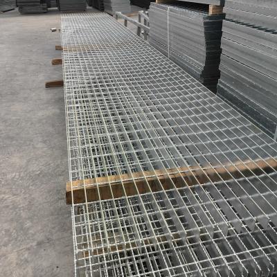 Cina 30mm Pitch 30mm Space Bar Grating Mesh / Flat Steel Grating Flat Bar Pavimento in vendita
