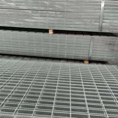 China Anti-slip gegalvaniseerde gelaste stalen vloerrassen voor industriële gebouwen Te koop