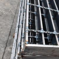China Hot Dipped Galvanized Steel Grating 30mm Bearing Bar Pitch Welded Floor Decking for sale