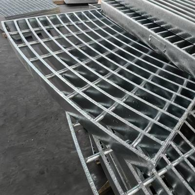 China Hot Dip gegalvaniseerde stalen traliewerk met machine druklassen Te koop