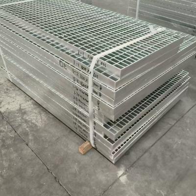 China Rejas de acero de alta visibilidad con bordes de seguridad que mejoran la seguridad en el lugar de trabajo en venta