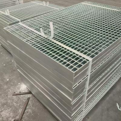 China Rejas de acero de alta visibilidad con bordes de seguridad que mejoran la seguridad en el lugar de trabajo en venta