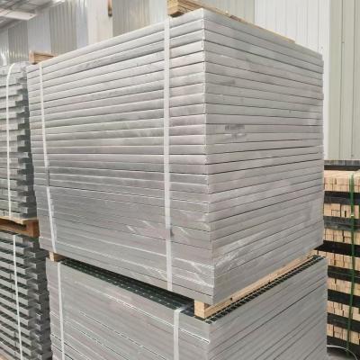 China Rutschfeste Stahlgitter für Rampen und Steigungen: Sicherstellung einer sicheren Durchfahrt zu verkaufen