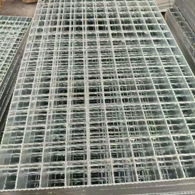 China Koud gegalvaniseerd industriële stalen rooster met 100 mm staafscheiding Te koop