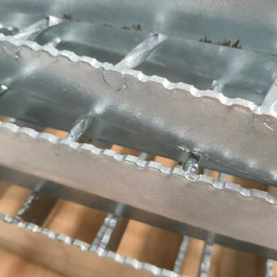 中国 共通 32*5 スチール 安全格子 あなたの職場の安全性と効率性を保証 販売のため