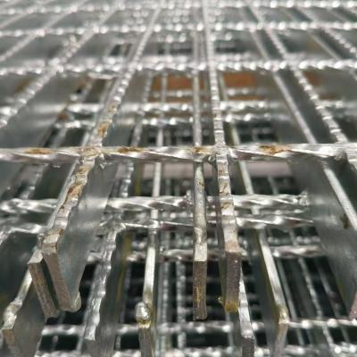 中国 共通 32*5 スチール 安全格子 あなたの職場の安全性と効率性を保証 販売のため