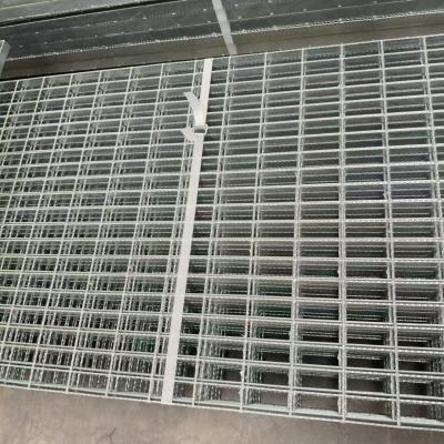 China Perforierte Stahlgitter: Verbesserte Belüftung und Lichtübertragung zu verkaufen