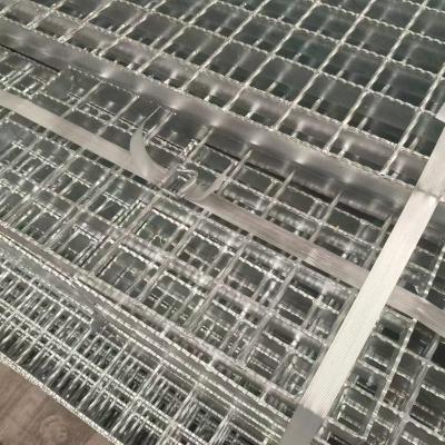 China 30 mm pitch heavy duty staal rooster voldoet aan YB/T4001-2007 standaard Te koop