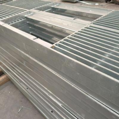 China Hot-Dip Galvanized Stainless Steel Grating Corrosion Resistant Protective Ventilation Outdoor Roofing Walkways for sale