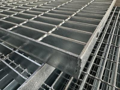 中国 工業用プラットフォームのための3mmクロスバーガルバナイズド鋼格子 販売のため