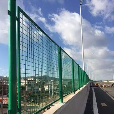 Cina 1Fence a maglia saldata con palo di acciaio e dimensioni di 50x50 mm in vendita