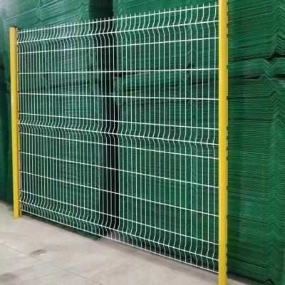 Cina 1Fence a maglia saldata con palo di acciaio e dimensioni di 50x50 mm in vendita