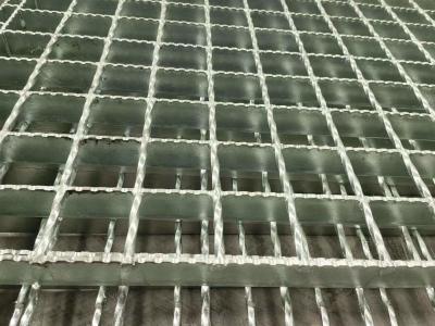 China Performance de longa duração drenagem grelha de aço serrilhada 35mm espaçamento de barra de rolamento à venda