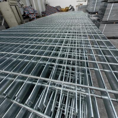 China Moderner industrieller Stahlgitter Schweißprozess 30mm Lagerbalken Abstand für Effizienz zu verkaufen