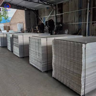 China Grelha de passagem de aço torcido de grau Q345 para desempenho de drenagem de longa duração à venda