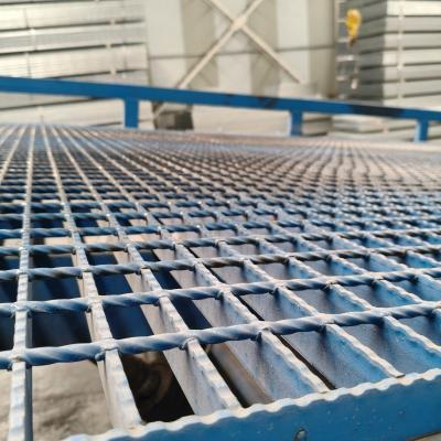 China 50mm Bar Spacing Industrial Steel Grating Grootste grootte 1050mm*6000mm 40*100 Toepassingen op de markt Te koop