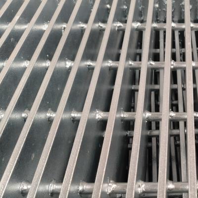 China Heavy Duty Steel Grating with 30 and 40mm Bearing Bar Pitch for Heavy-Load Industrial Scenarios for sale