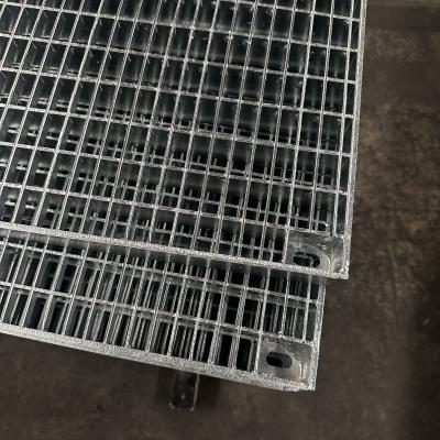 China Industrial Steel Grating With Standard Spacing And Load Bearing for sale