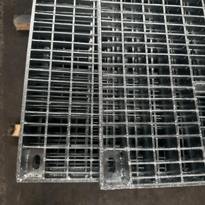 China Industrial steel grating adopts interlocking load and cross bars for high strength and stable performance. for sale