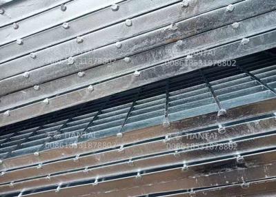 중국 톱니 모양 타입을 문지르는 금속 그리드 보도 철강 판매용